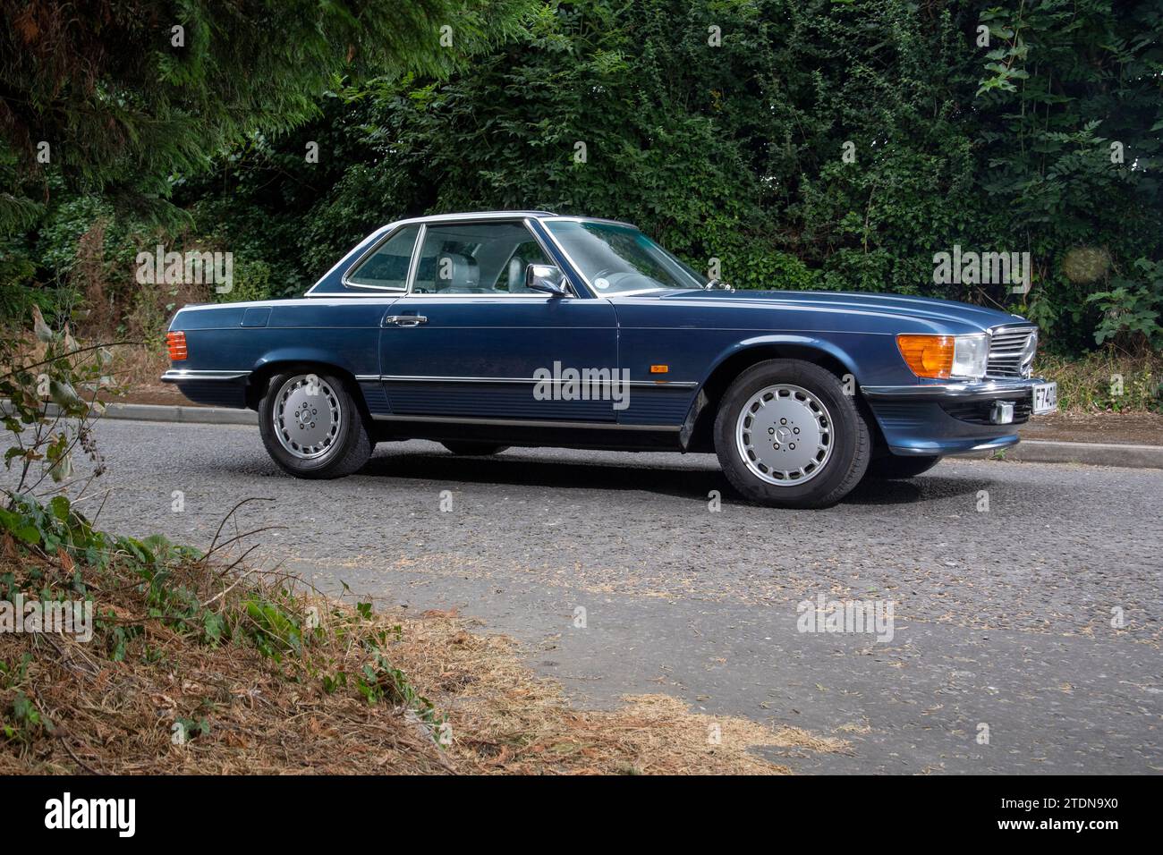 1988 Mercedes W107 500SL classic German convertible Stock Photo - Alamy