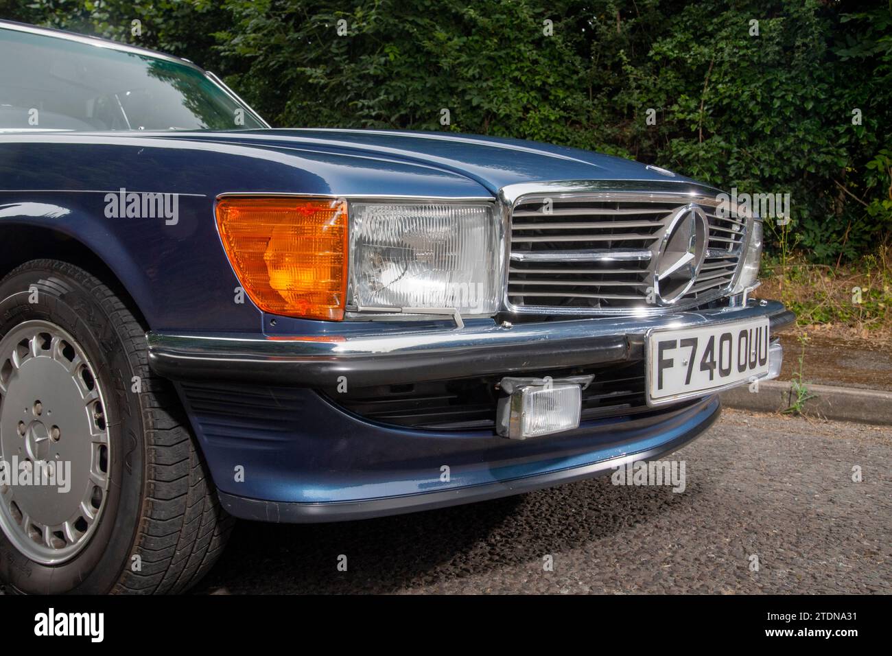 1988 Mercedes W107 500SL classic German convertible Stock Photo - Alamy