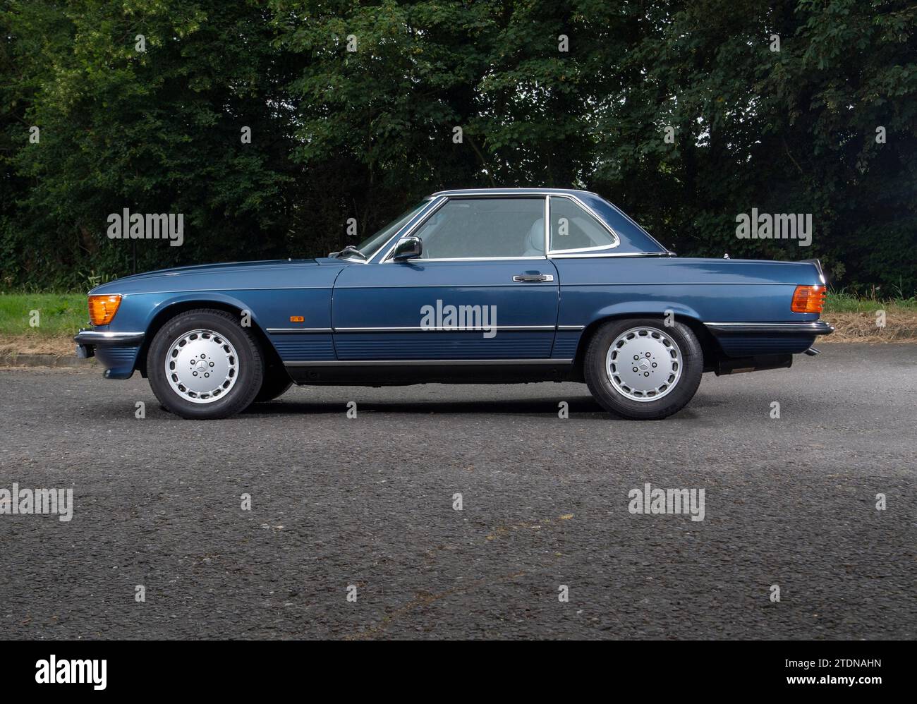 1988 Mercedes W107 500SL classic German convertible Stock Photo - Alamy