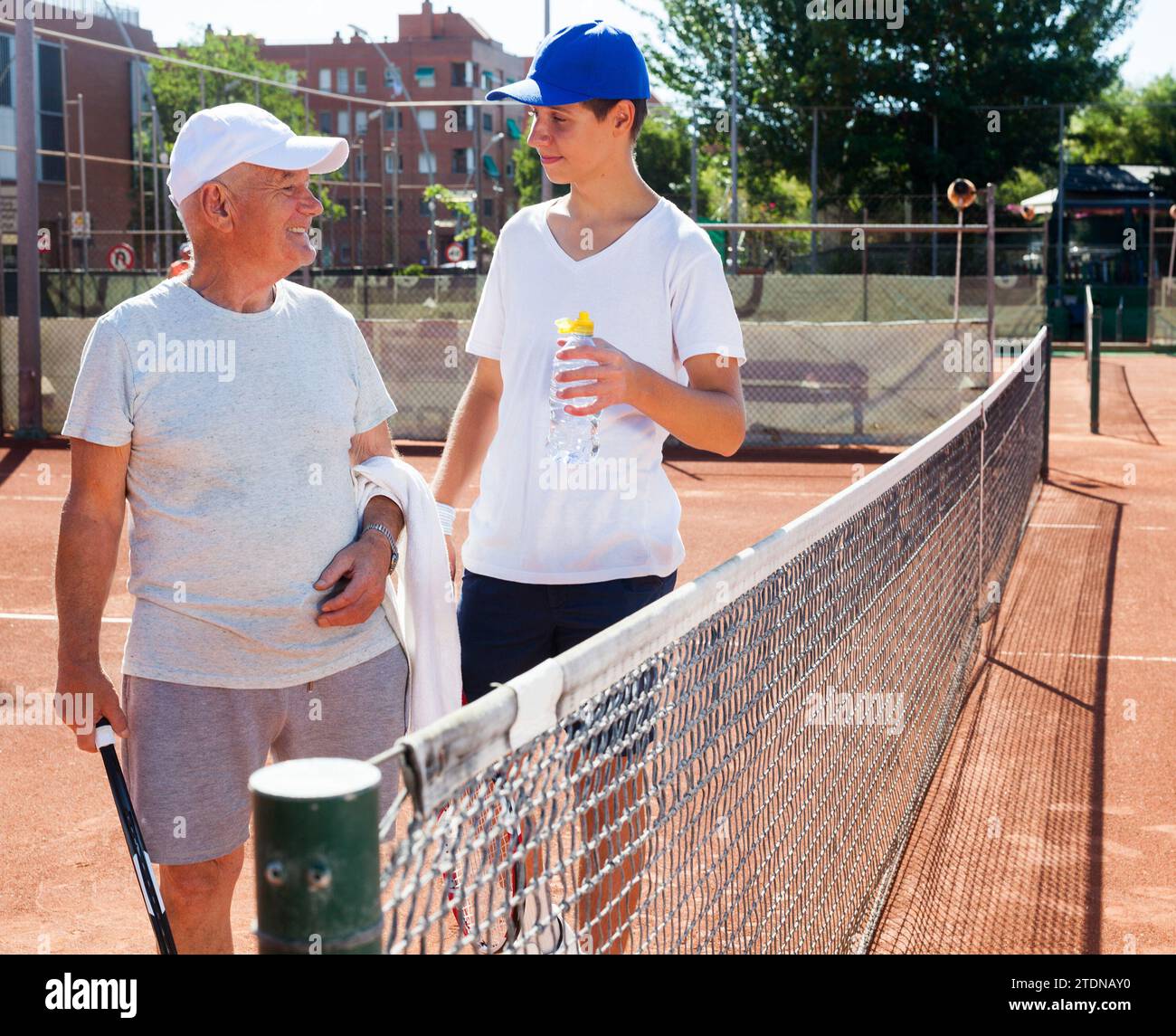 Sporty man padel tennis hi-res stock photography and images - Alamy