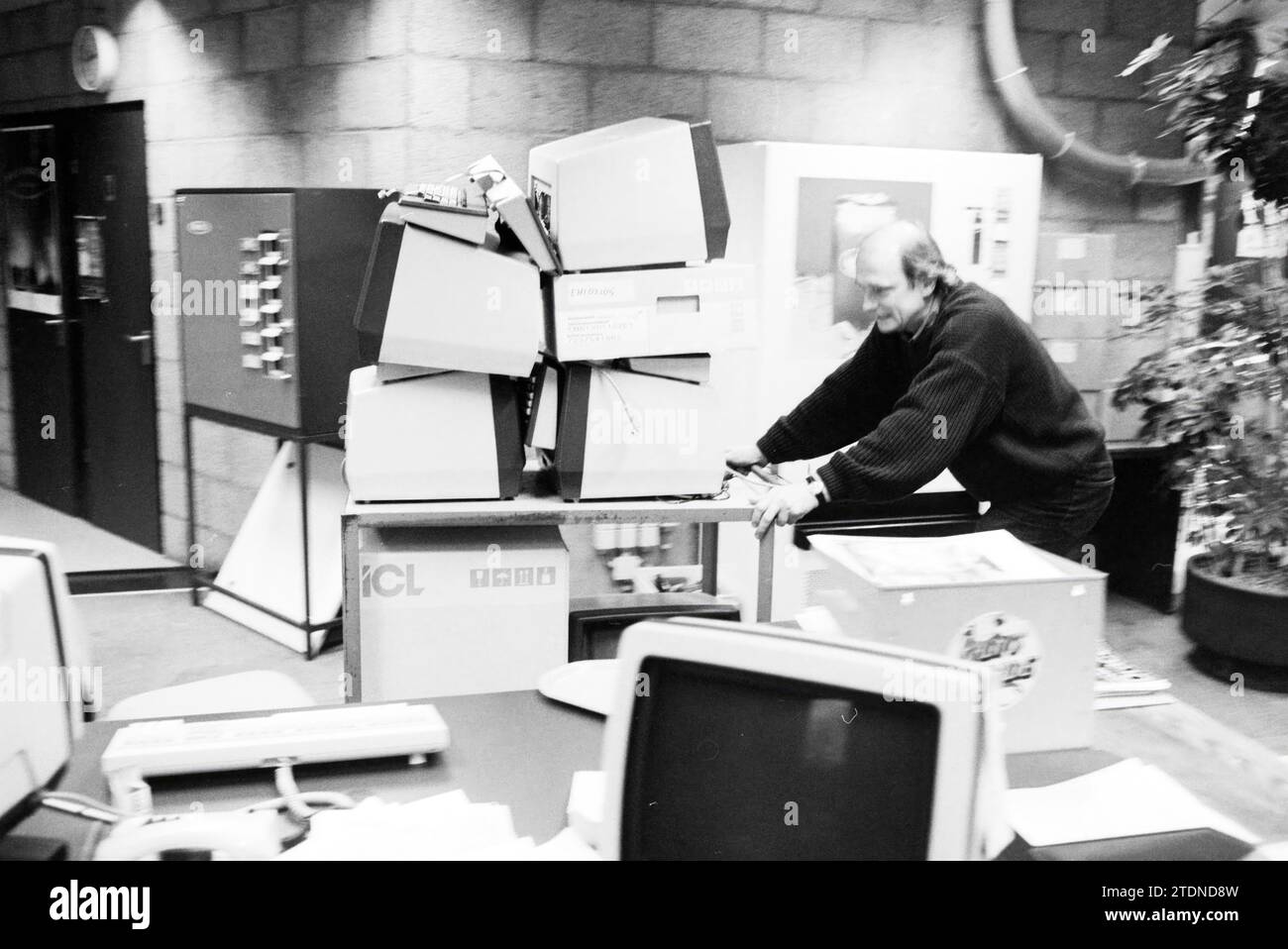 Old computers gone hi-res stock photography and images - Alamy