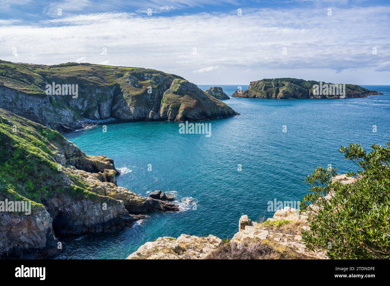 Port a la Jument Bay, with the small island of Brecqhou in the distance ...