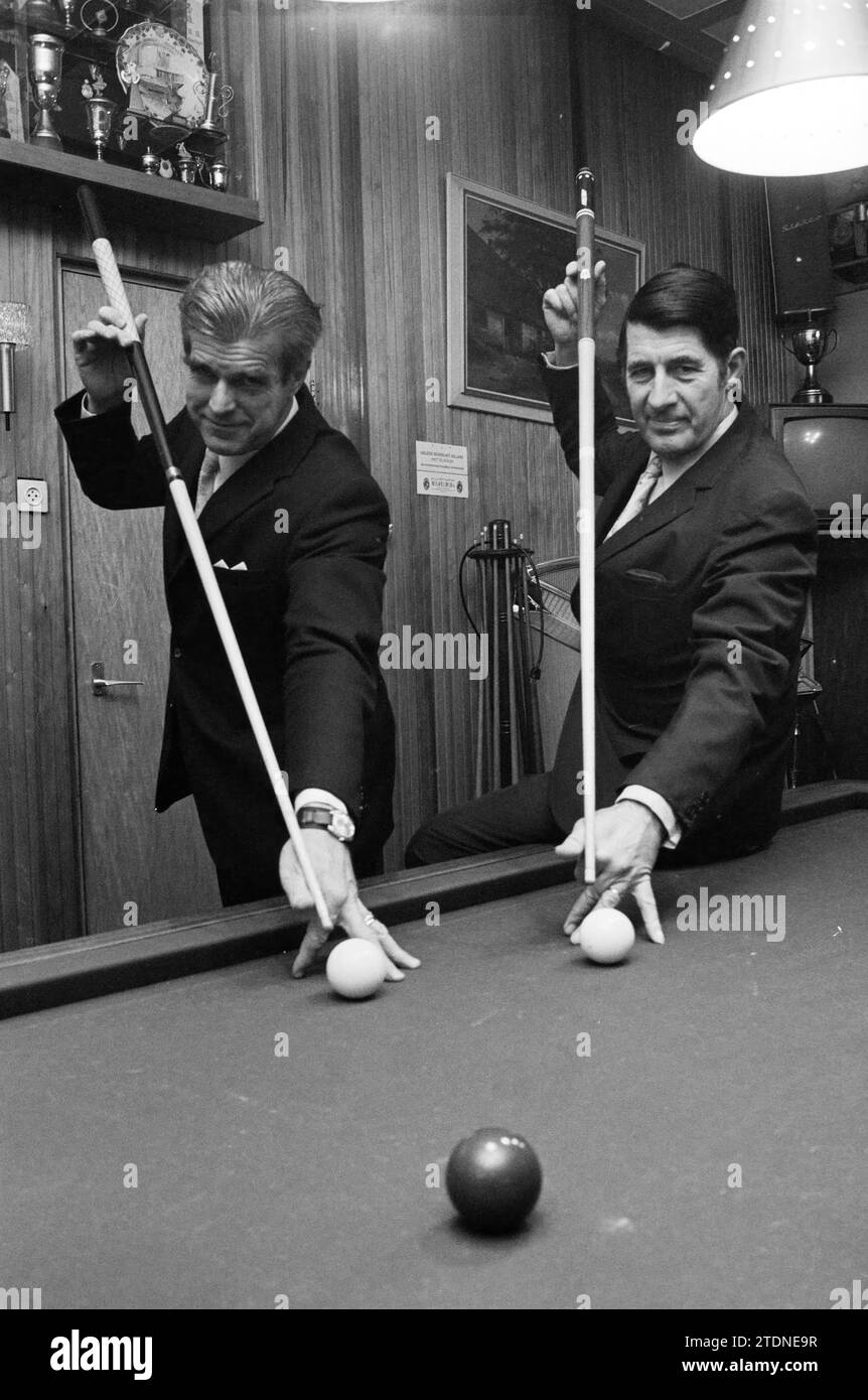 Billiards historical hi-res stock photography and images - Alamy