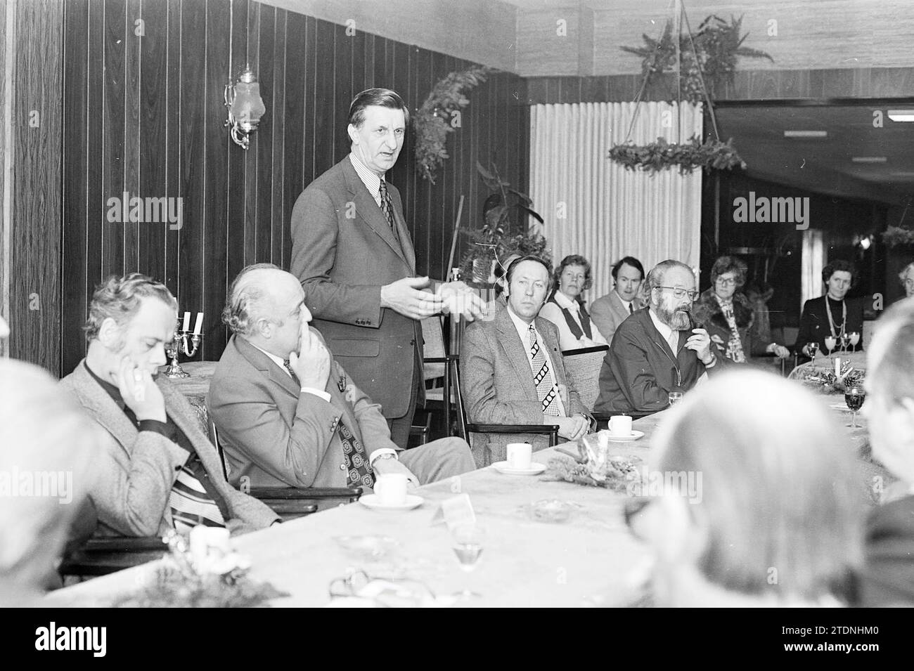 Meeting Mayor Van Stam and others in hotel De Beurs, Hoofddorp ...