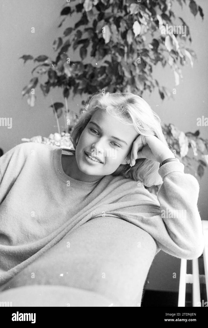 Portrait wendy veldhuis photo model hi-res stock photography and images ...