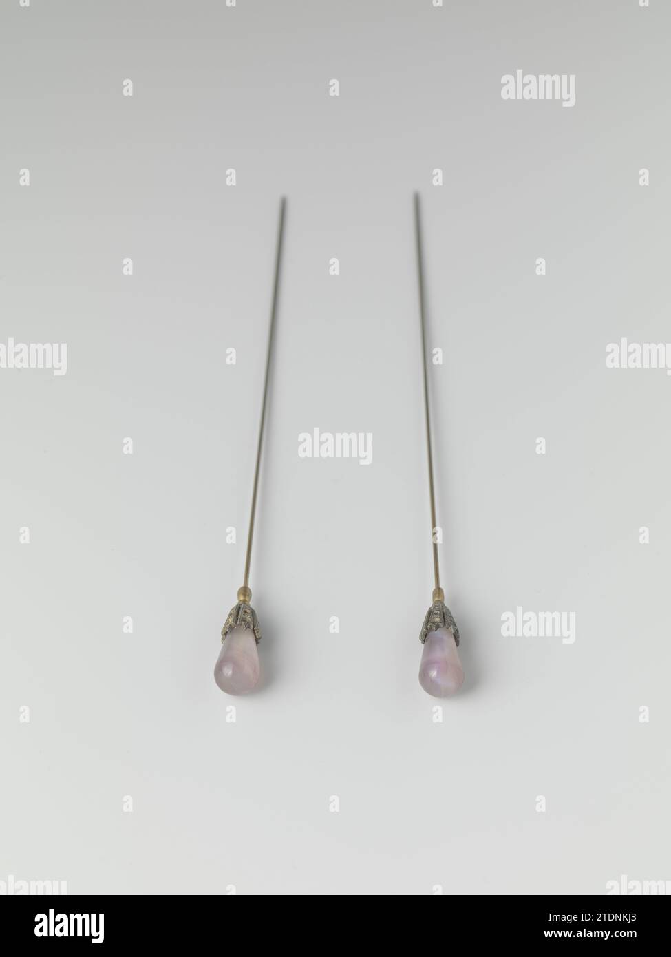 Metal hat pin with purple drop -shaped glass button, anonymous, c. 1900 ...