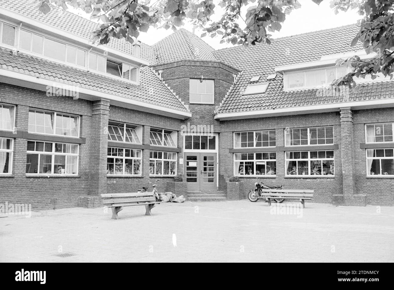 Accommodation community center de top hi-res stock photography and ...