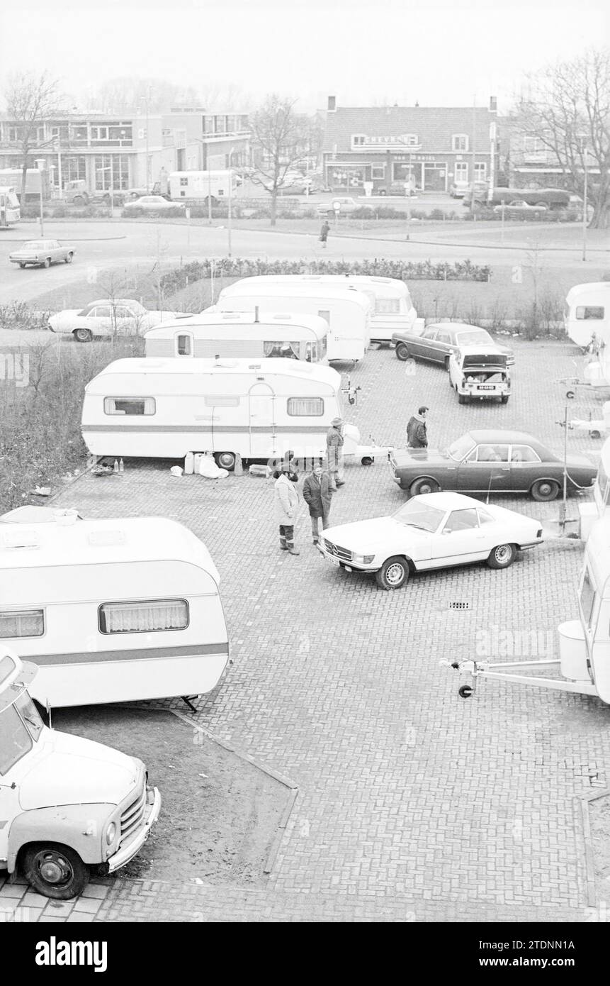 Gypsies in Hoofddorp, caravans, caravan camps, caravan dwellers, 25-01 ...