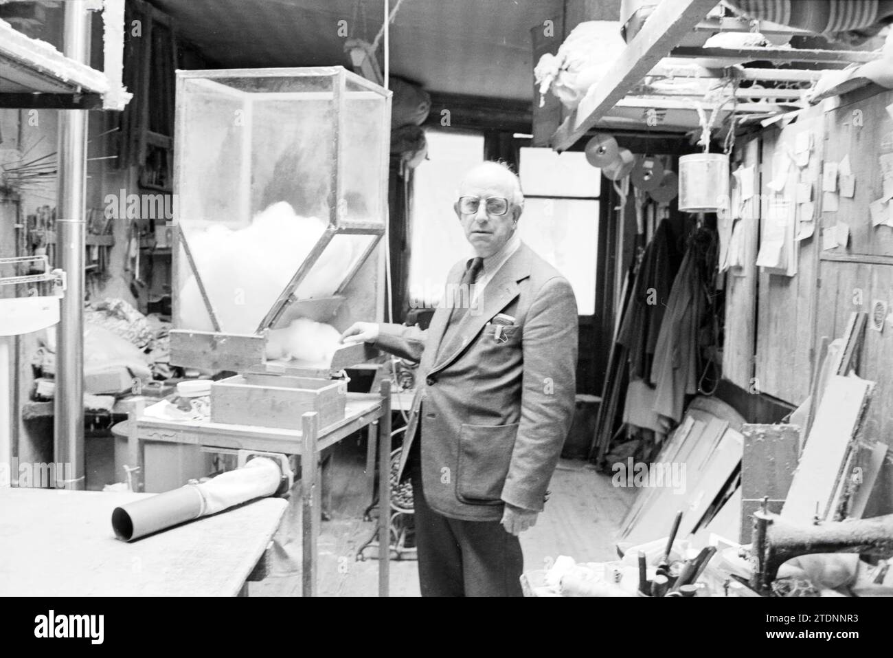 Mr. Wunnink in studio, Persons, 22-05-1979, Whizgle News from the Past ...