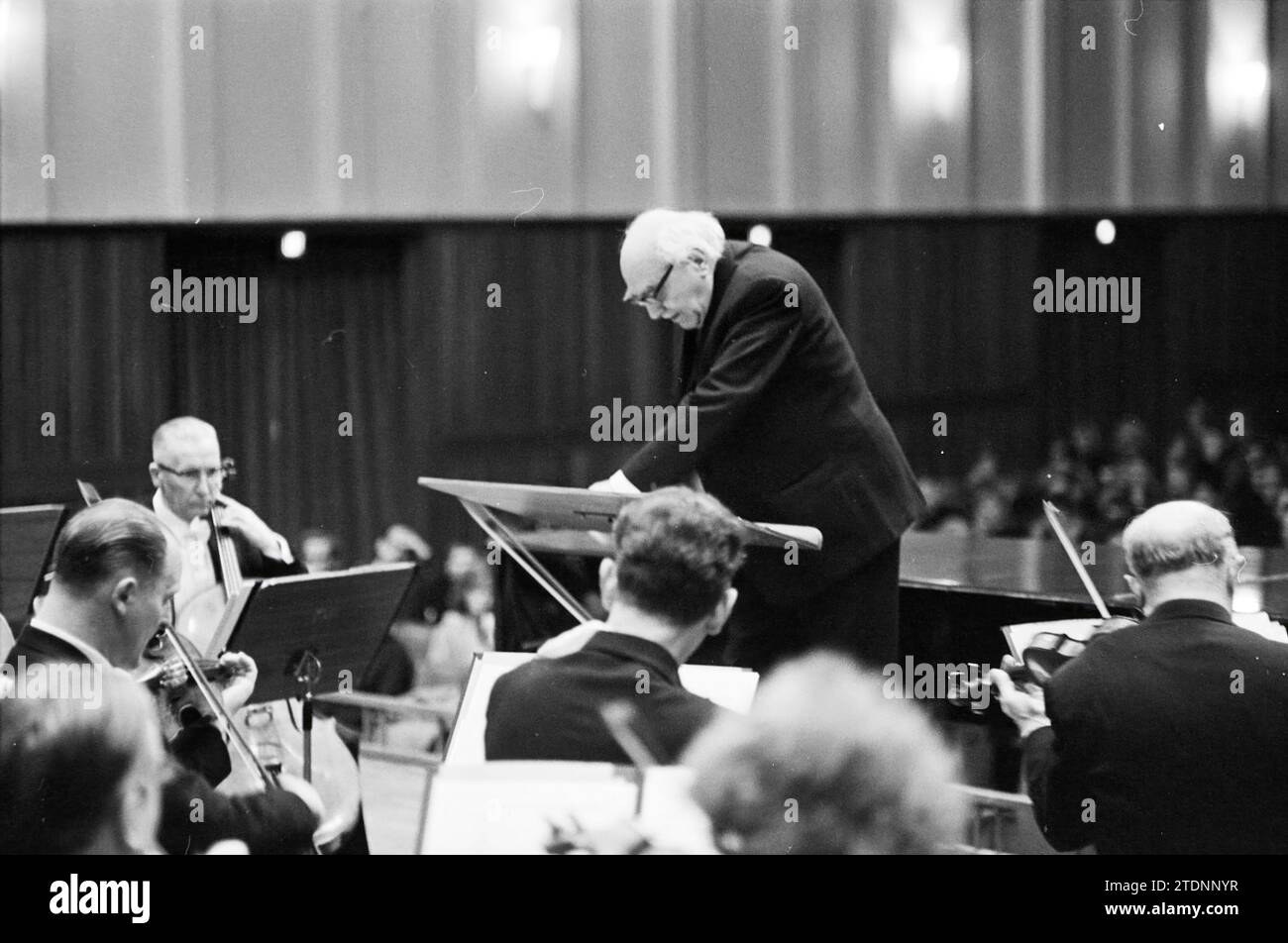 Jos de Klerk as conductor, Music, 15-01-1965, Whizgle News from the ...