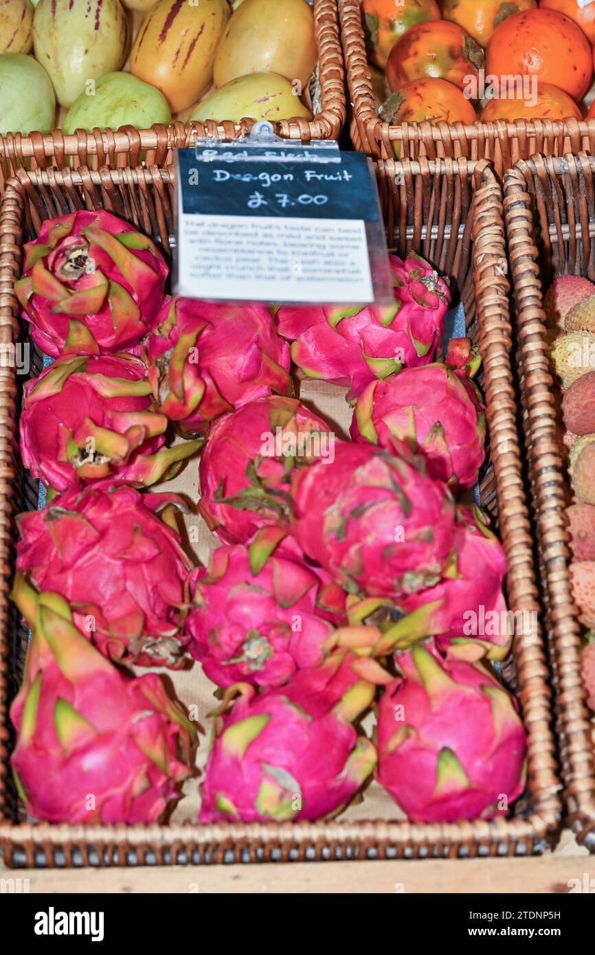 White flesh dragion fruit hi-res stock photography and images - Alamy