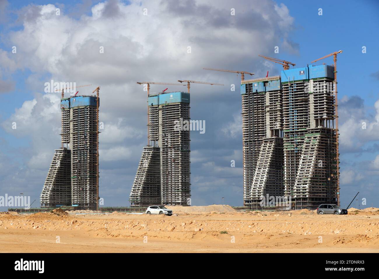 (231219) -- NEW ALAMEIN, Dec. 19, 2023 (Xinhua) -- This photo taken on ...