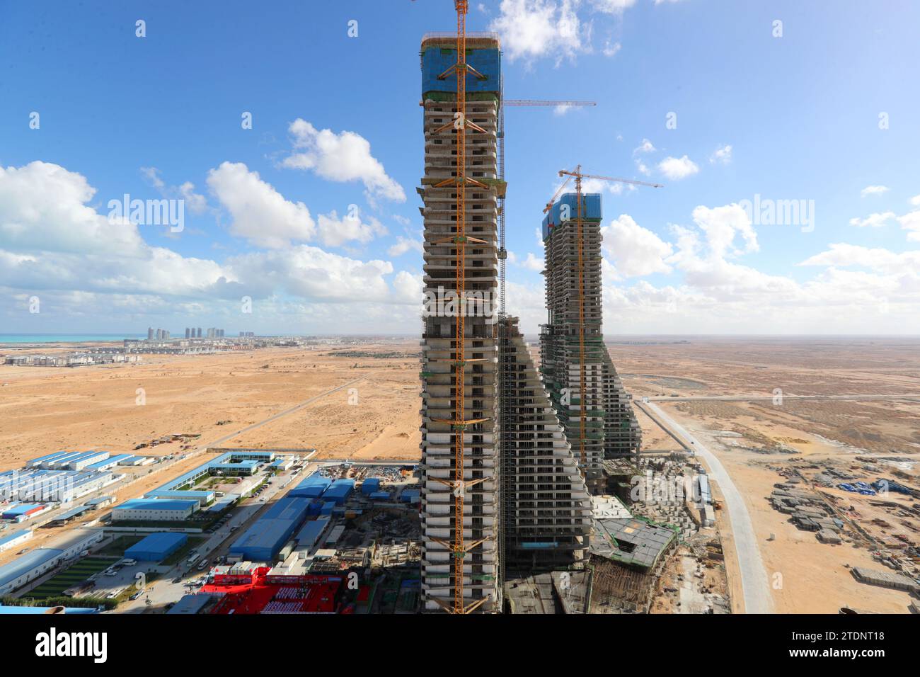 (231219) -- NEW ALAMEIN, Dec. 19, 2023 (Xinhua) -- This photo taken on ...