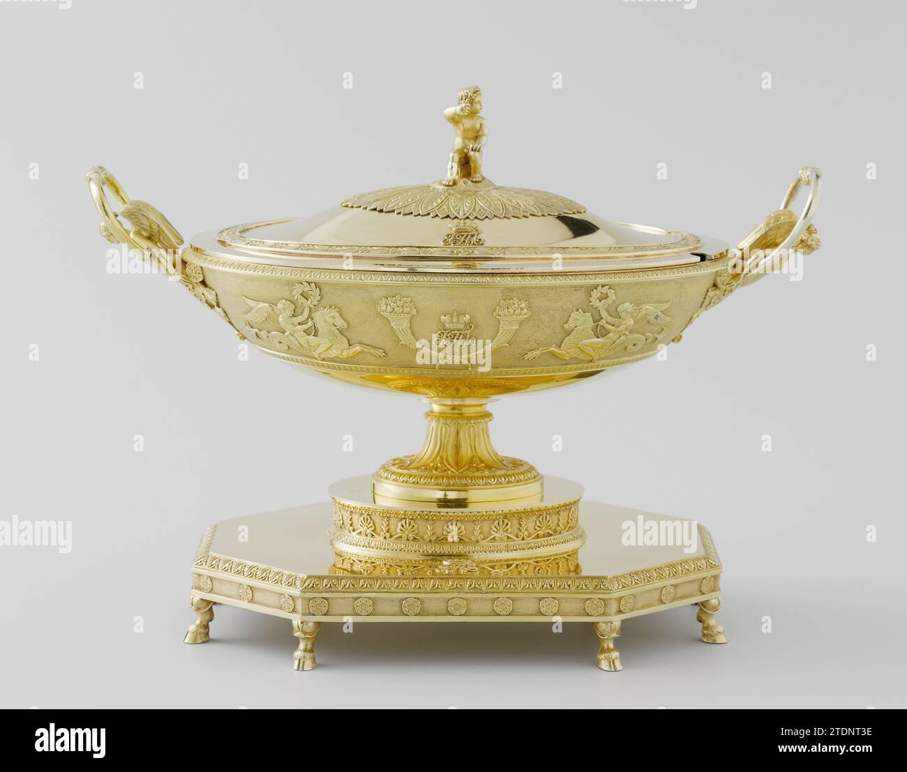 Eight sided base tea tray hi-res stock photography and images - Alamy