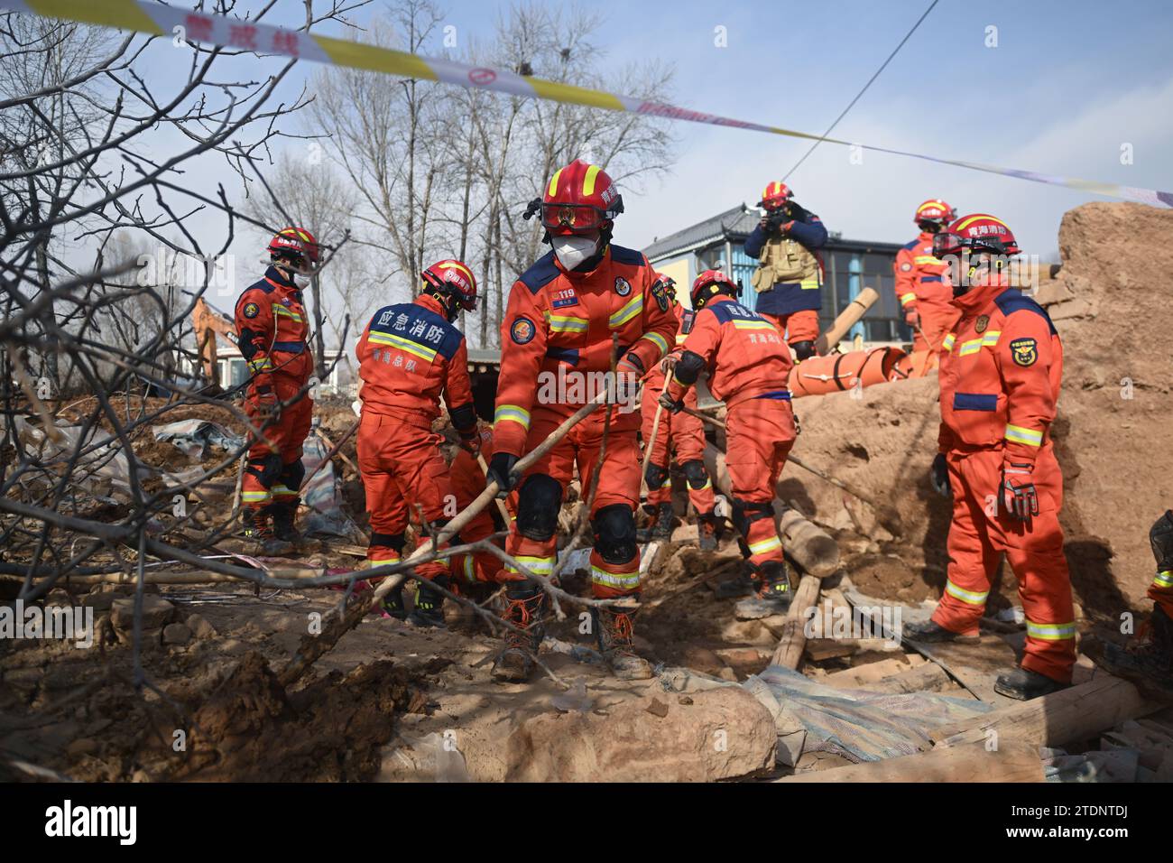 Minhe, China's Qinghai Province. 19th Dec, 2023. Rescuers are in ...