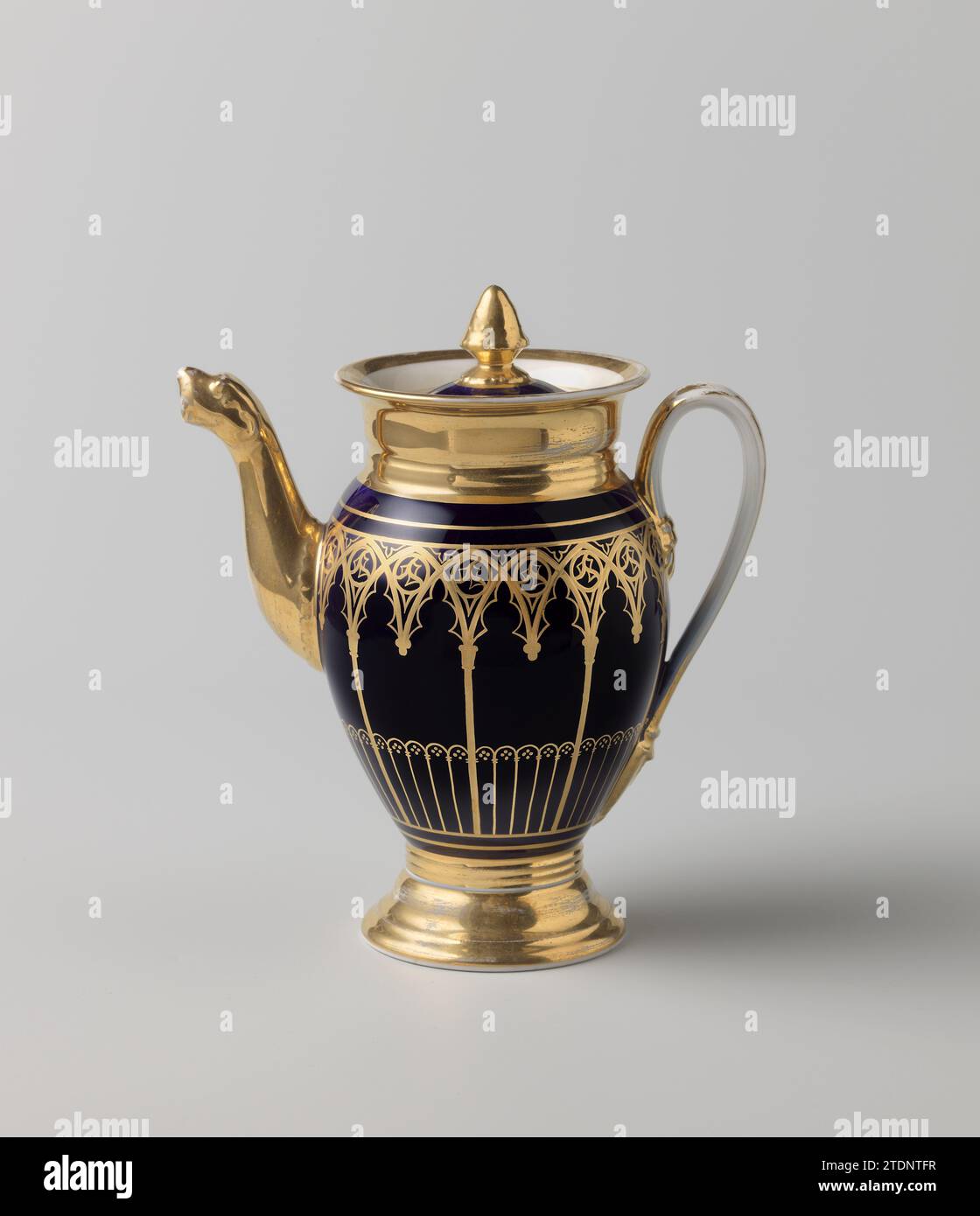 Teapot with a gothic arcade decoration, Perche, c. 1800 - c. 1899 Porcelain teapot on spreading ...