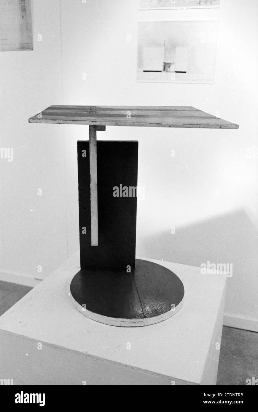 Rietveld table hi-res stock photography and images - Alamy