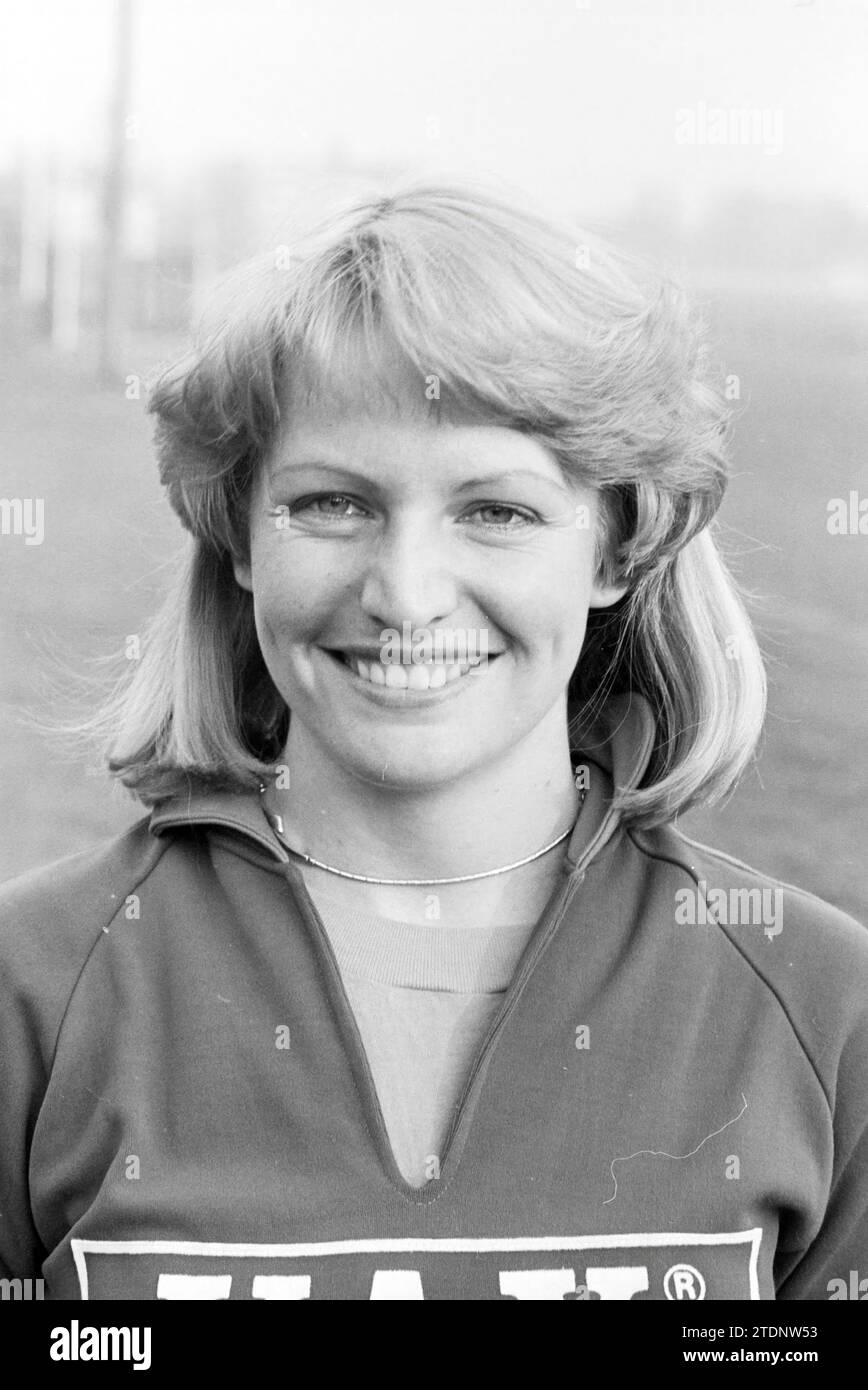 Softball players kinheim terrasvogels hi-res stock photography and ...