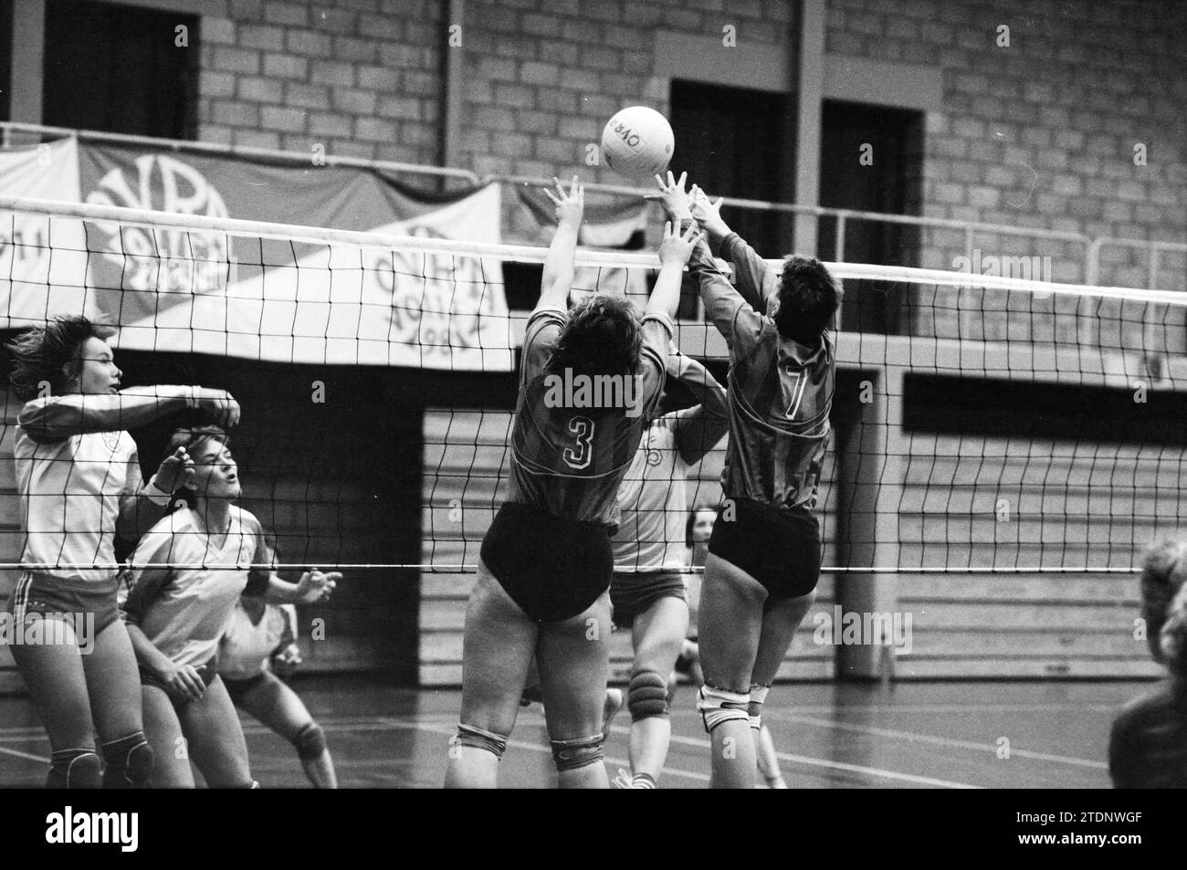 Ovra - Boomerang, Volleyball, 09-11-1985, Whizgle News from the Past ...