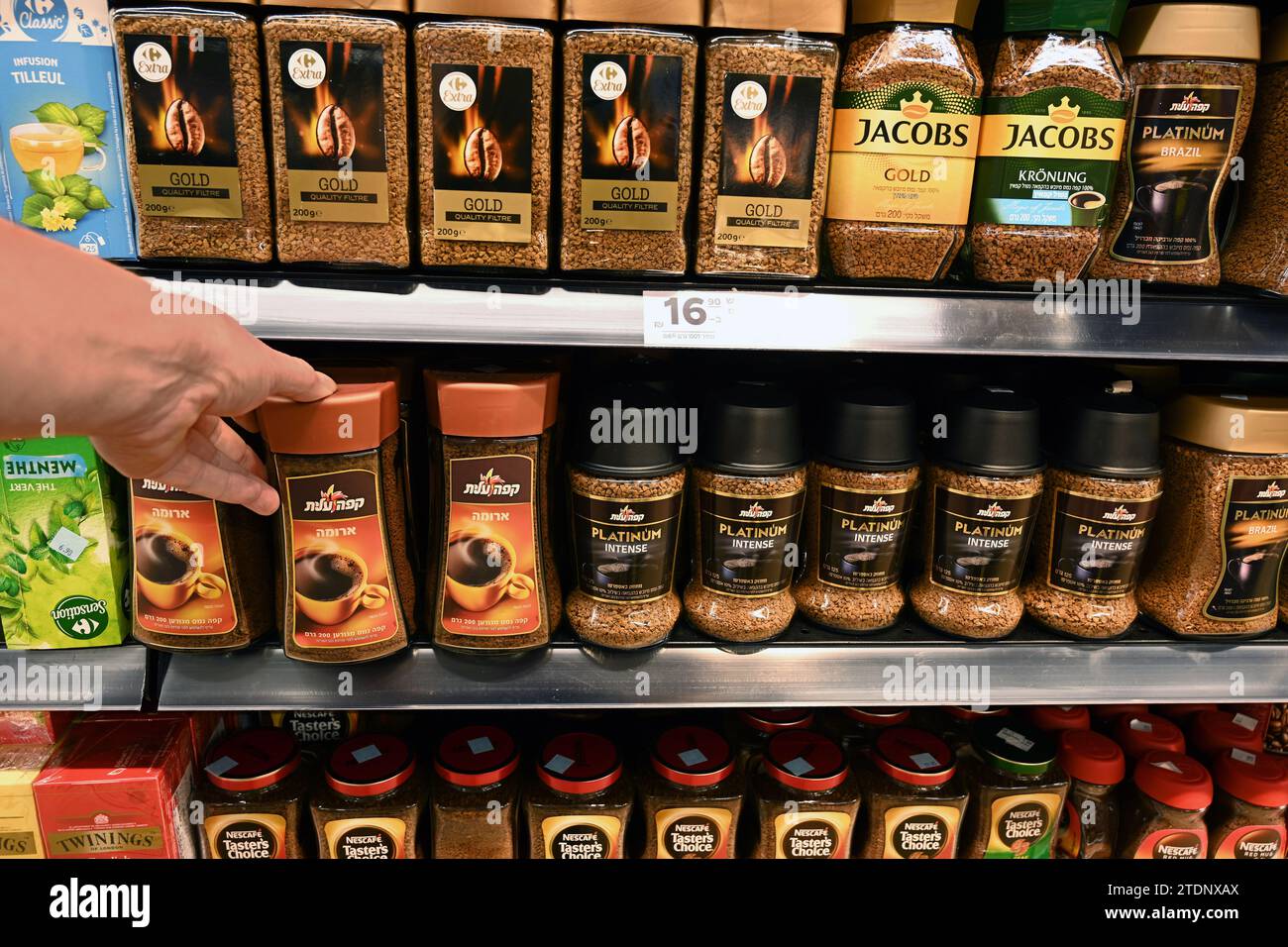 Shopper food fair hi-res stock photography and images - Alamy