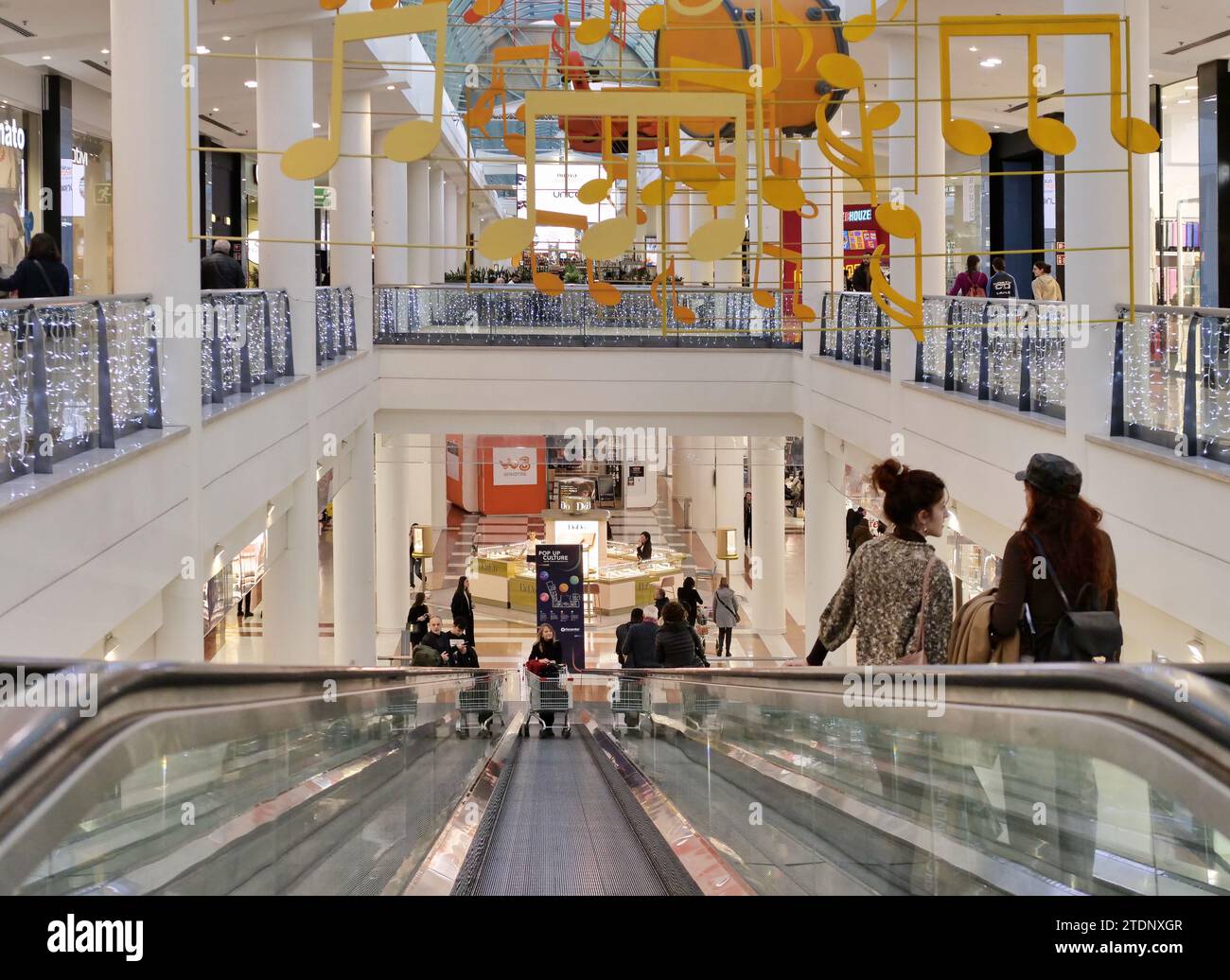 Orio Al Serio, Italy. 19th Dec, 2023. In Orio center you can breathe ...