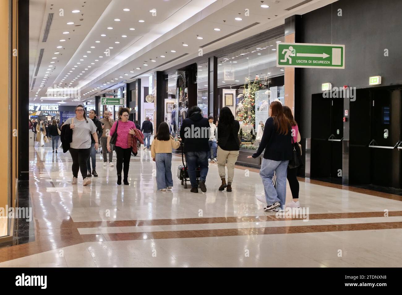 Orio Al Serio, Italy. 19th Dec, 2023. In Orio center you can breathe ...