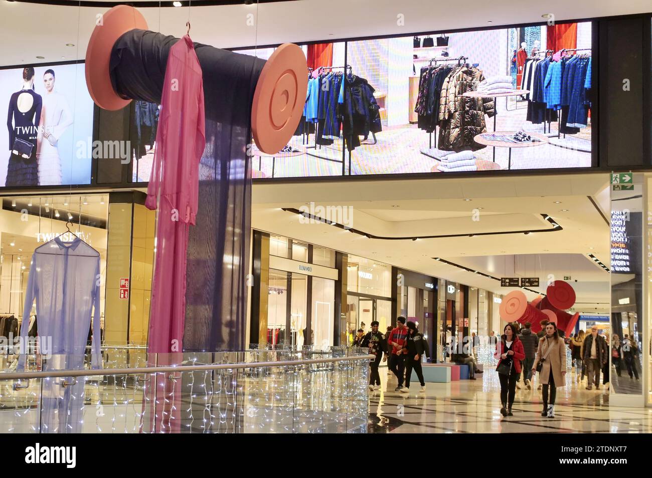 Orio Al Serio, Italy. 19th Dec, 2023. In Orio center you can breathe ...