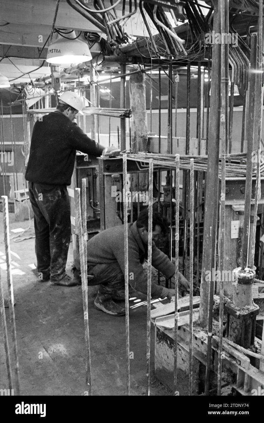 Construction beam transmitter hi-res stock photography and images - Alamy