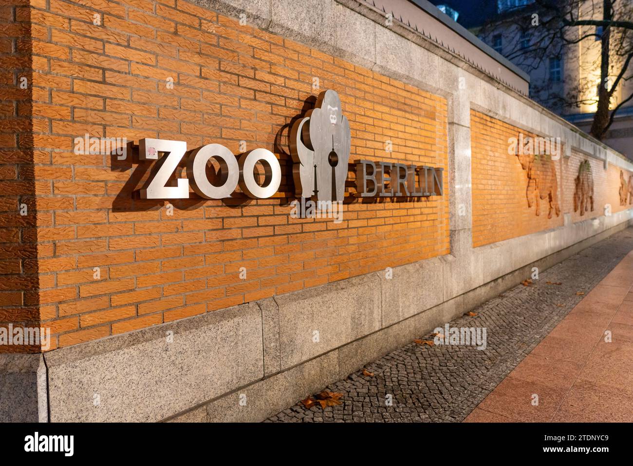 Zoo entrance sign hi-res stock photography and images - Alamy