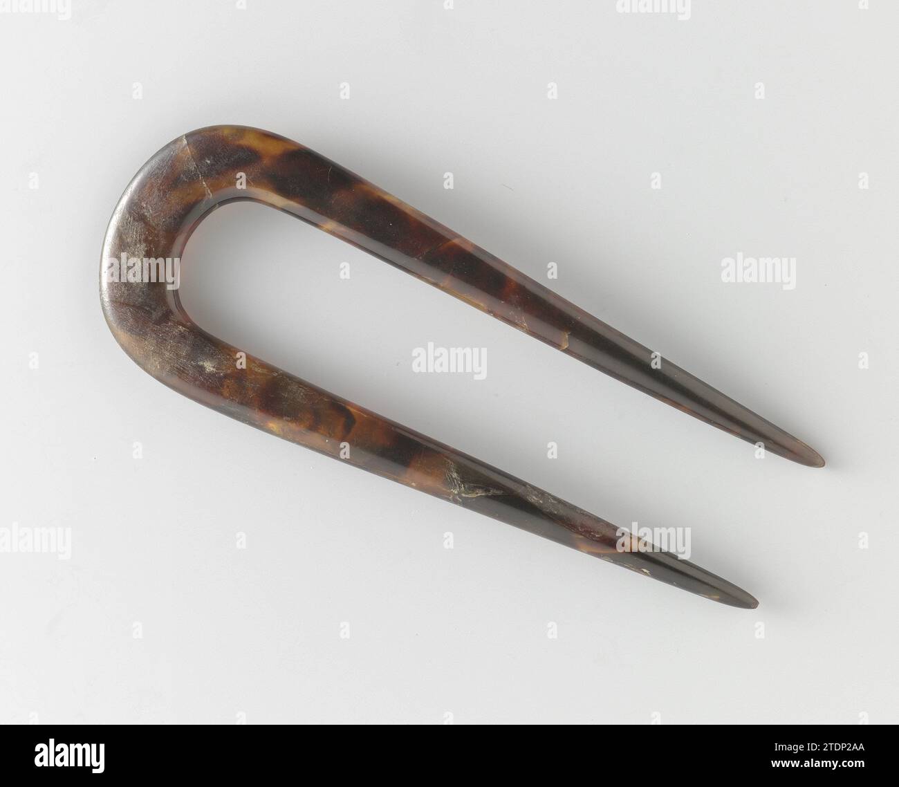 Hair comb made of turtle, U-shaped with smooth, rounded back, anonymous ...