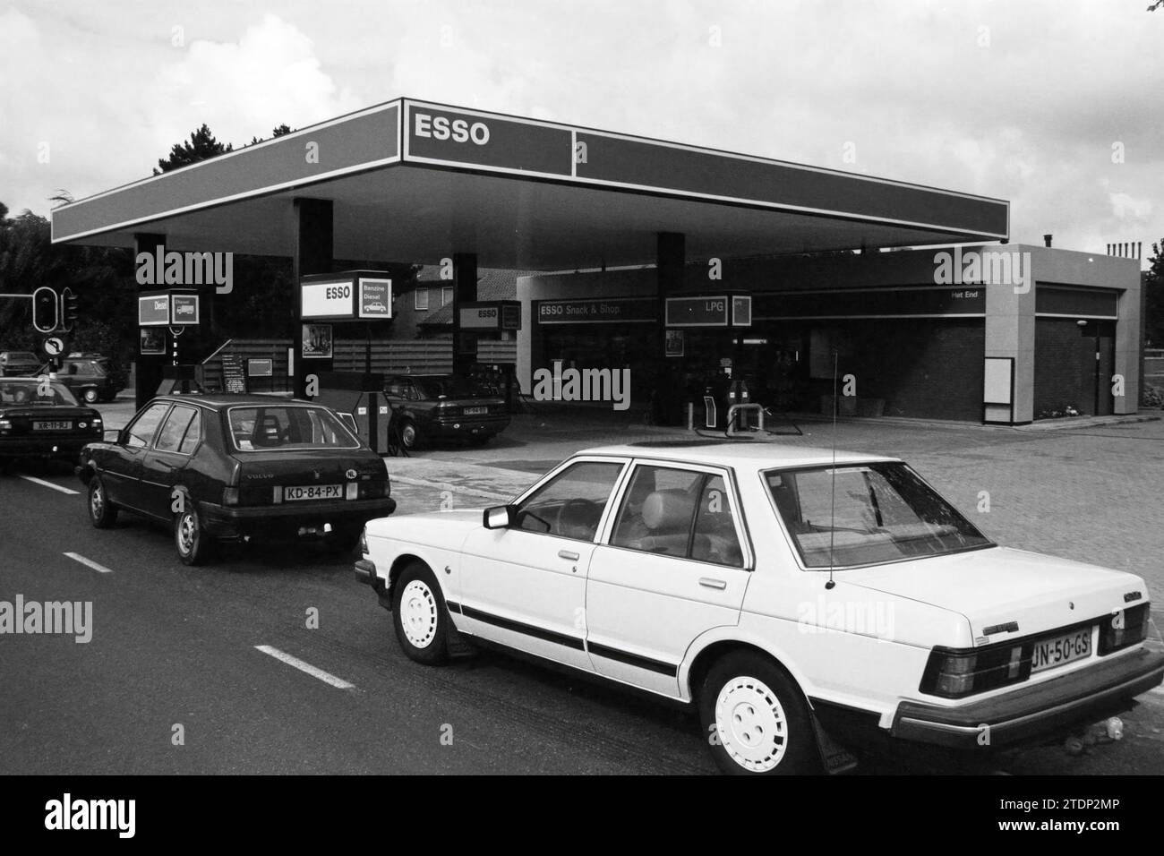 Esso gas station hi-res stock photography and images - Alamy