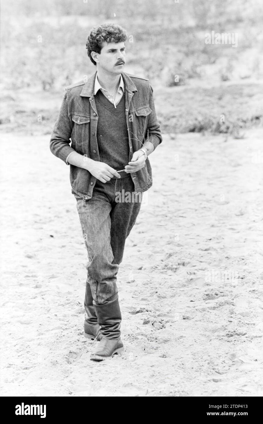 Robert long portraits div hi-res stock photography and images - Alamy