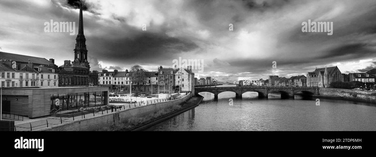 View of the New Bridge over the river Ayr, Ayr town, South Ayrshire ...