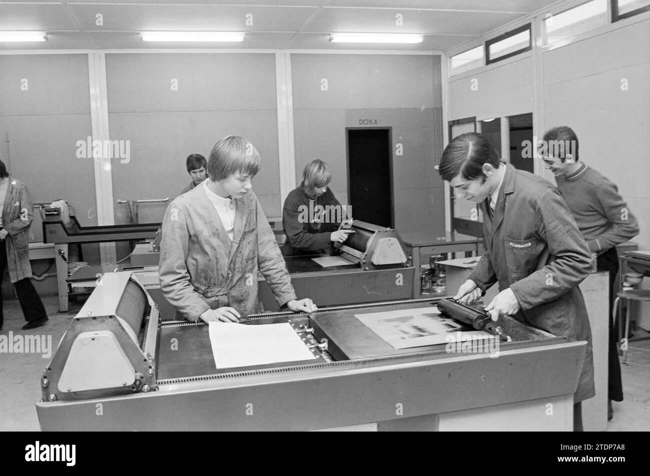 Construction of classroom at Graphic School, Schools, 12-02-1970 ...