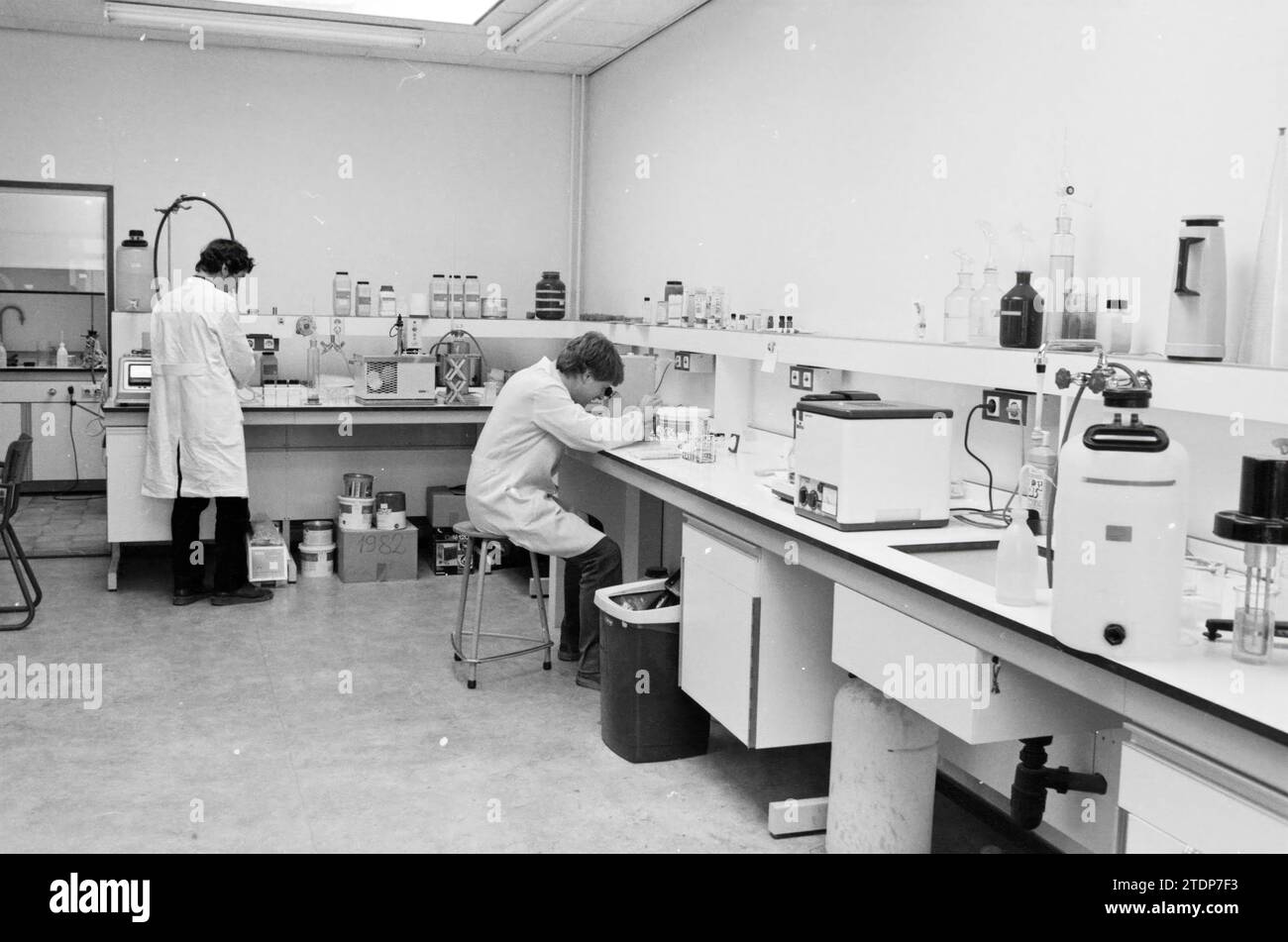 Laboratory fa. Keur and Sneltjens, Laboratory, 15-05-1984, Whizgle News ...