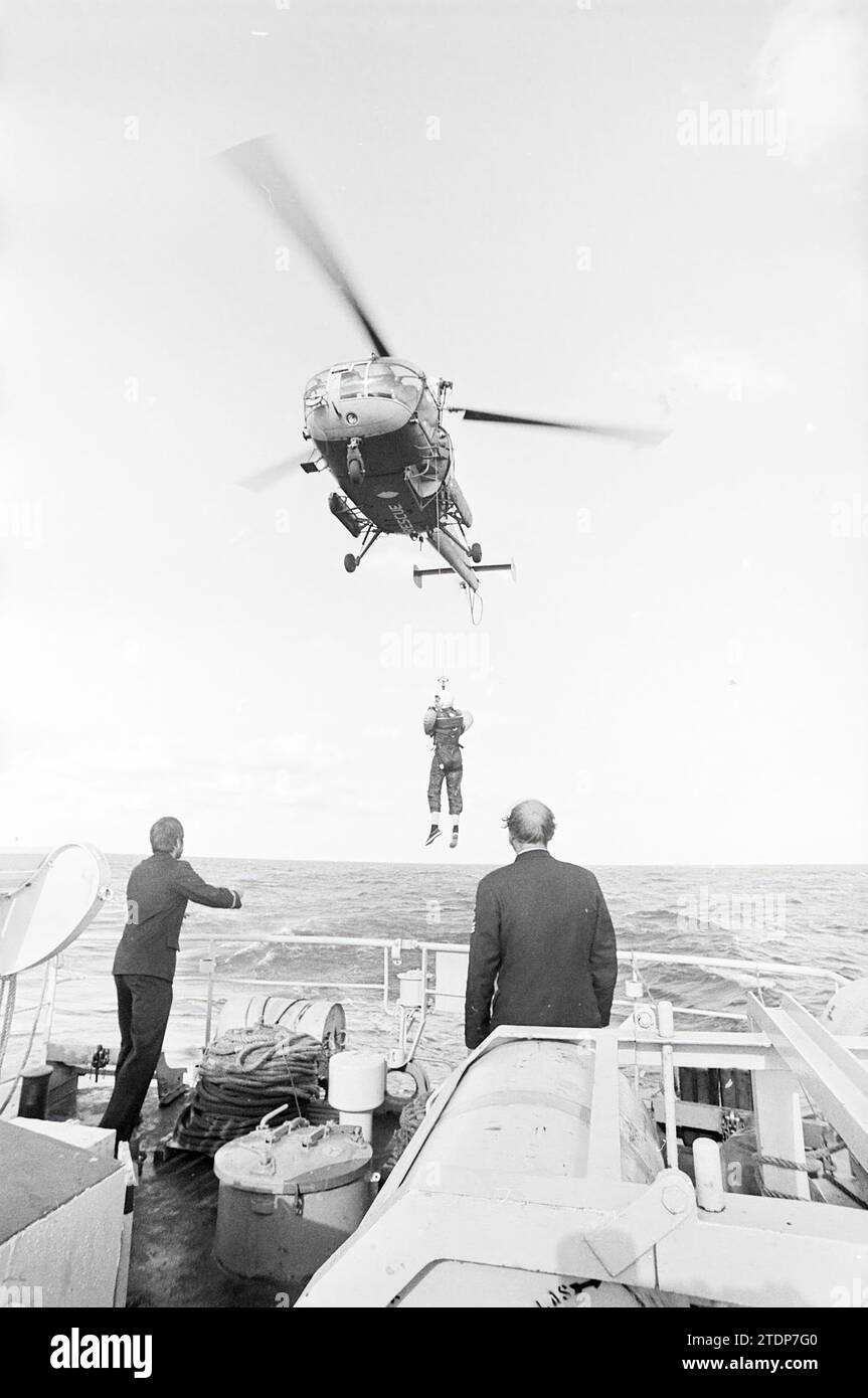Rescue exercise of pilots from the North Sea with SAR helicopters, Air ...