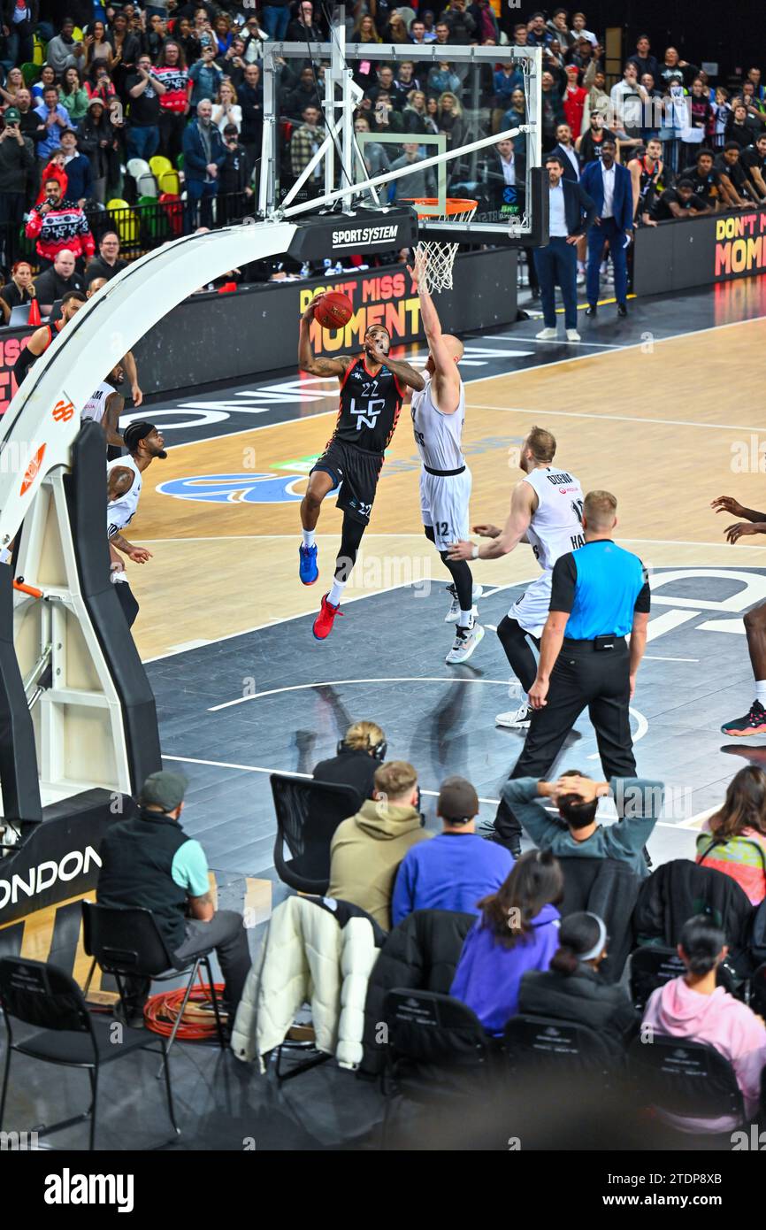 London lion basketball hi-res stock photography and images - Alamy