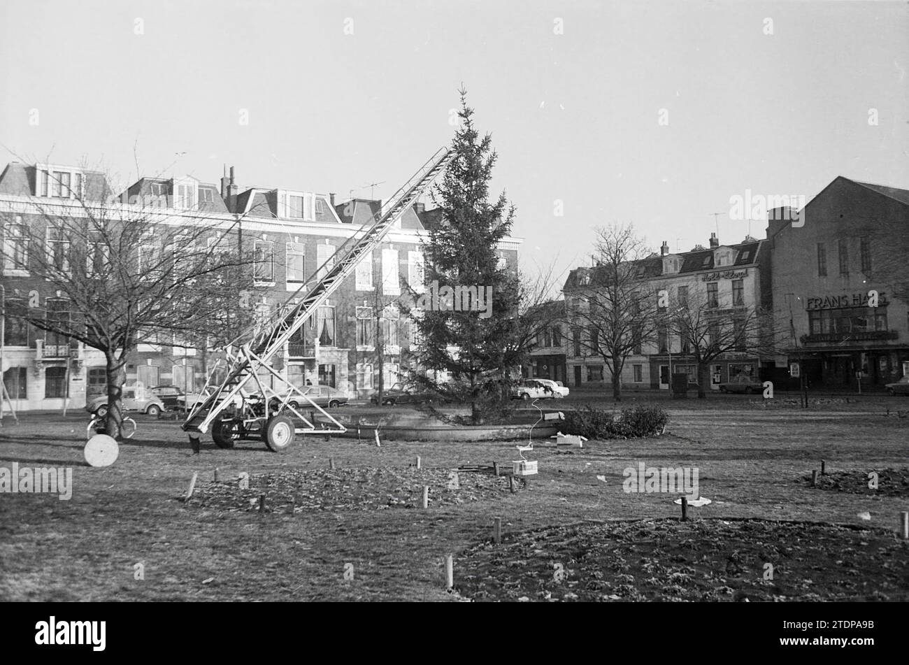 Christmas tree, Frans Halsplein, H'lem, Christmas and Christmas trees ...