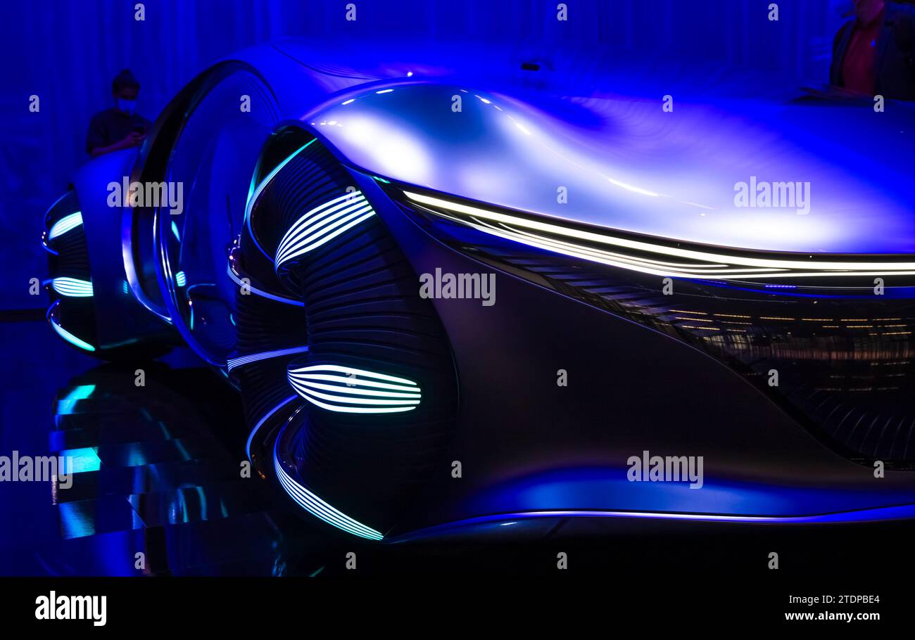 Mercedes-Benz Vision AVTR intuitive smart concept car, reading your ...