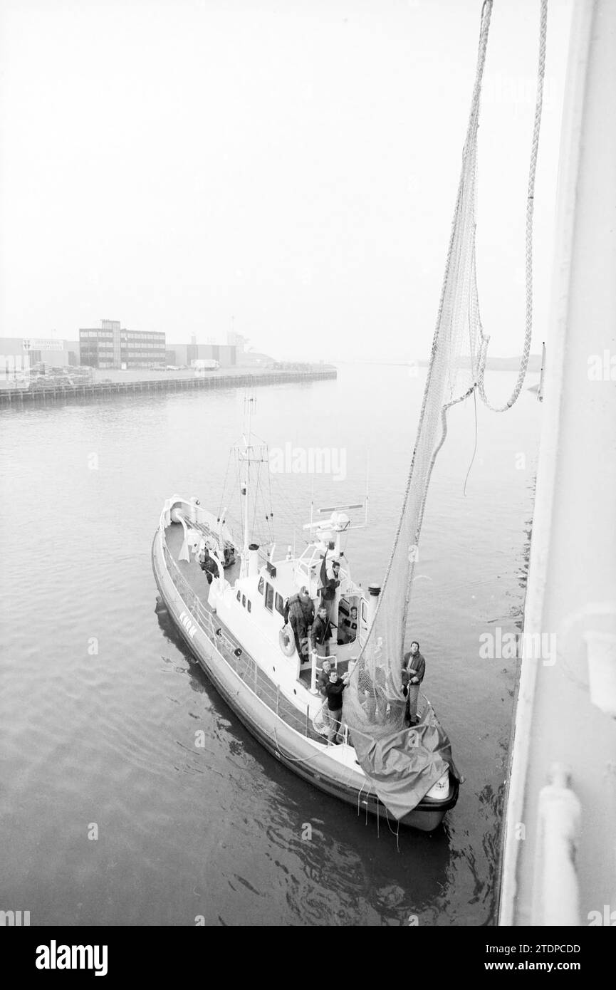 Exercise rescue net lifeboat hi-res stock photography and images - Alamy