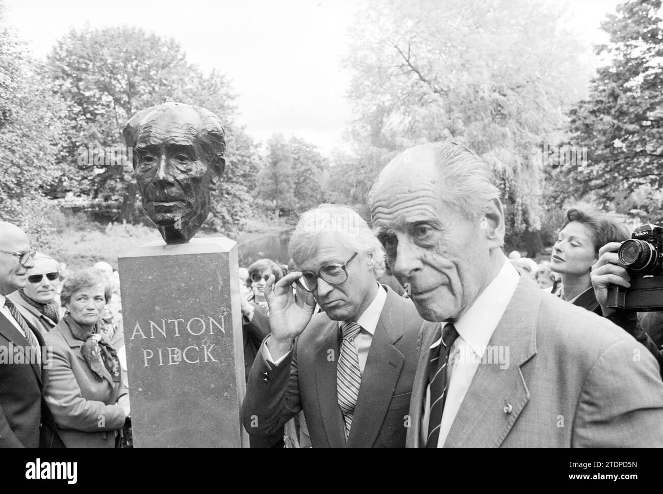 Unveiling of statue Anton Pieck, Revelations, 16-06-1983, Whizgle News ...