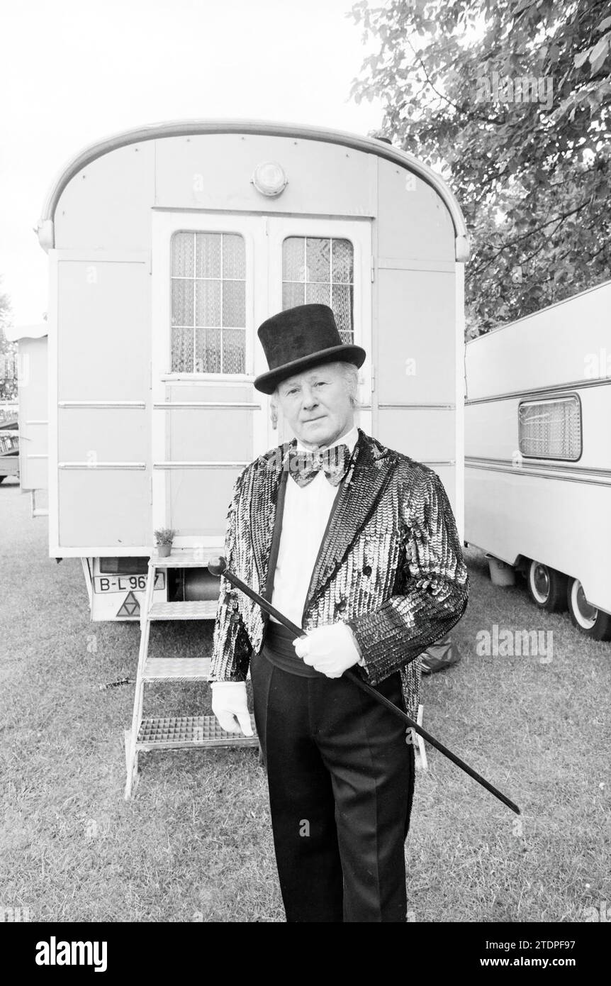 Circus director renz hi-res stock photography and images - Alamy