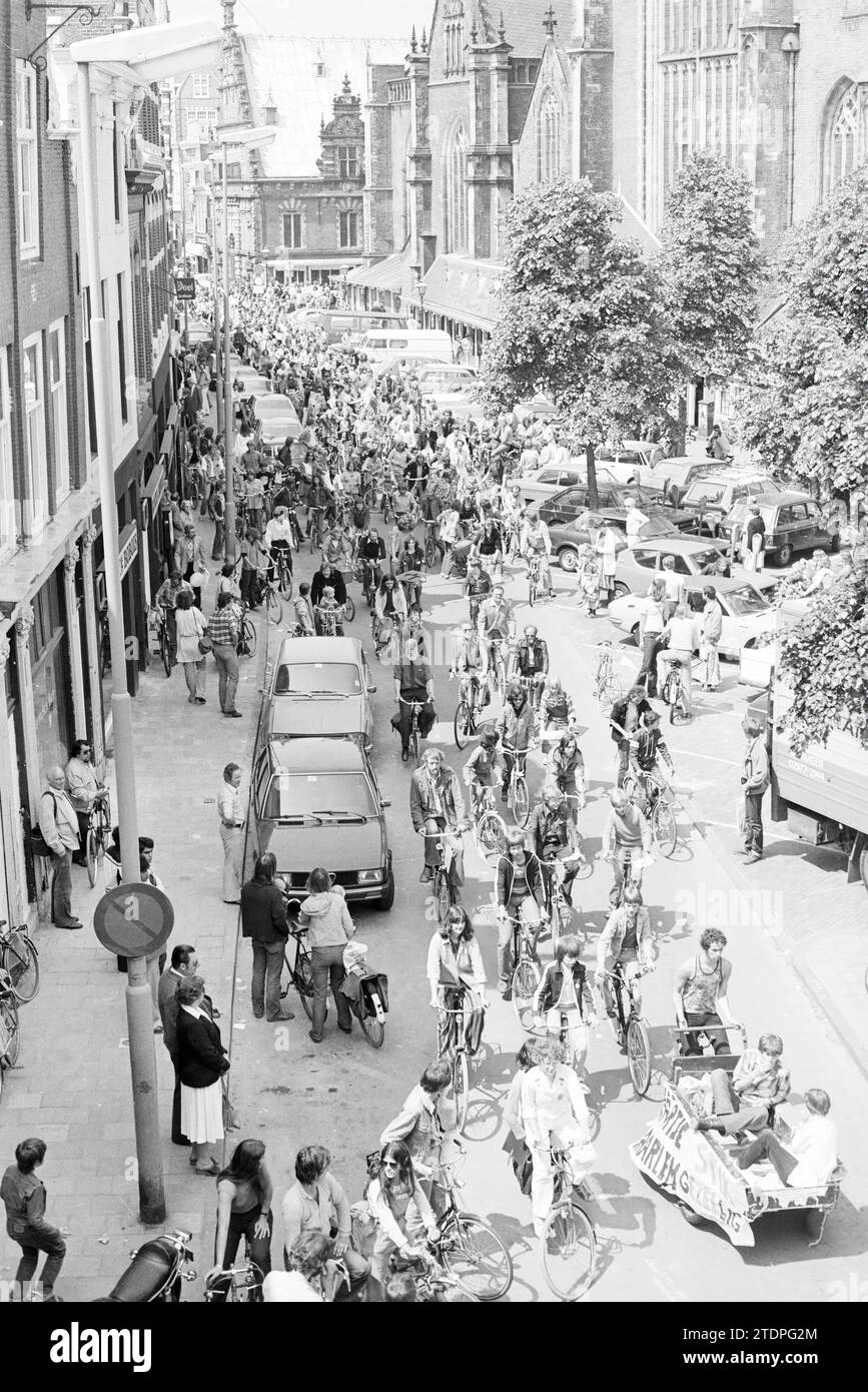 Cycling demonstration enfb hi-res stock photography and images - Alamy