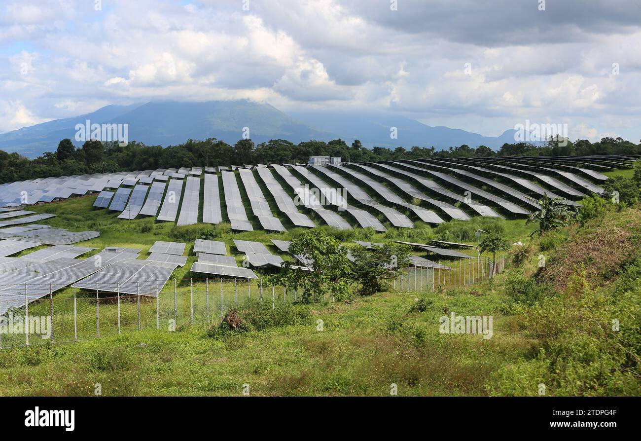 Philippine solar farm hi-res stock photography and images - Alamy