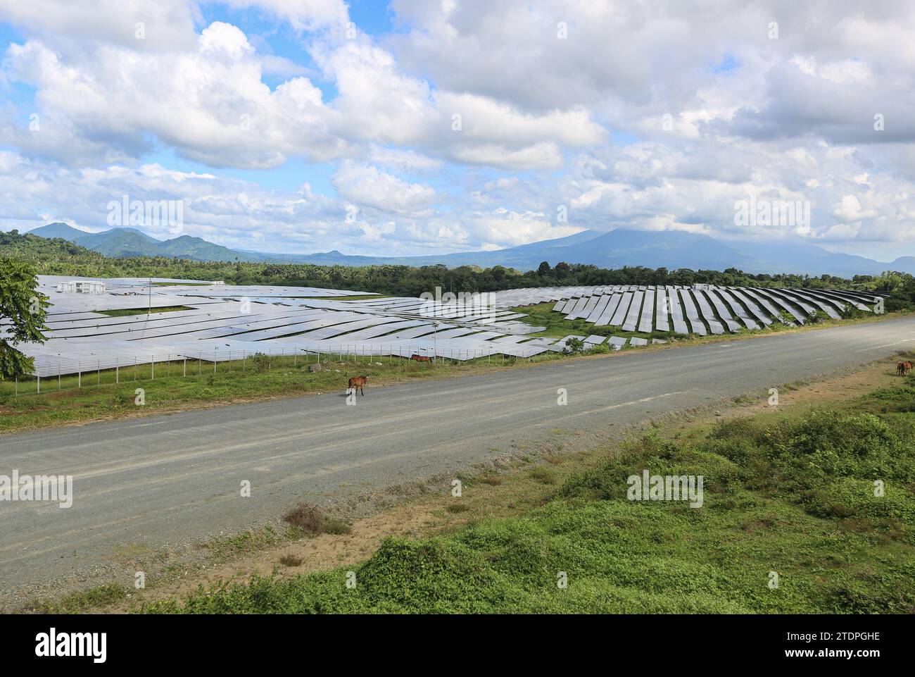 Philippine solar farm hi-res stock photography and images - Alamy