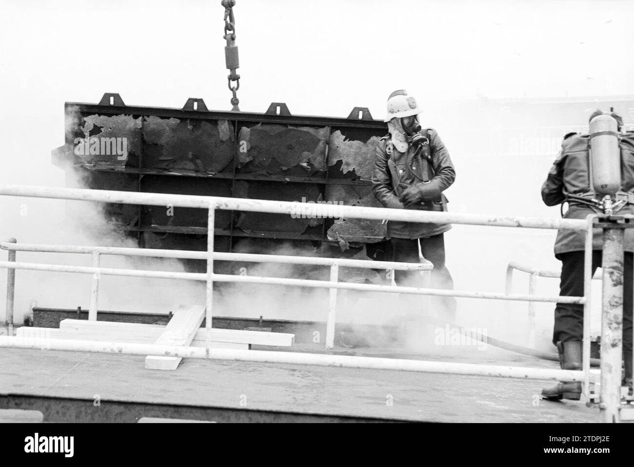 Fire fishing boat ijmuiden hi-res stock photography and images - Alamy