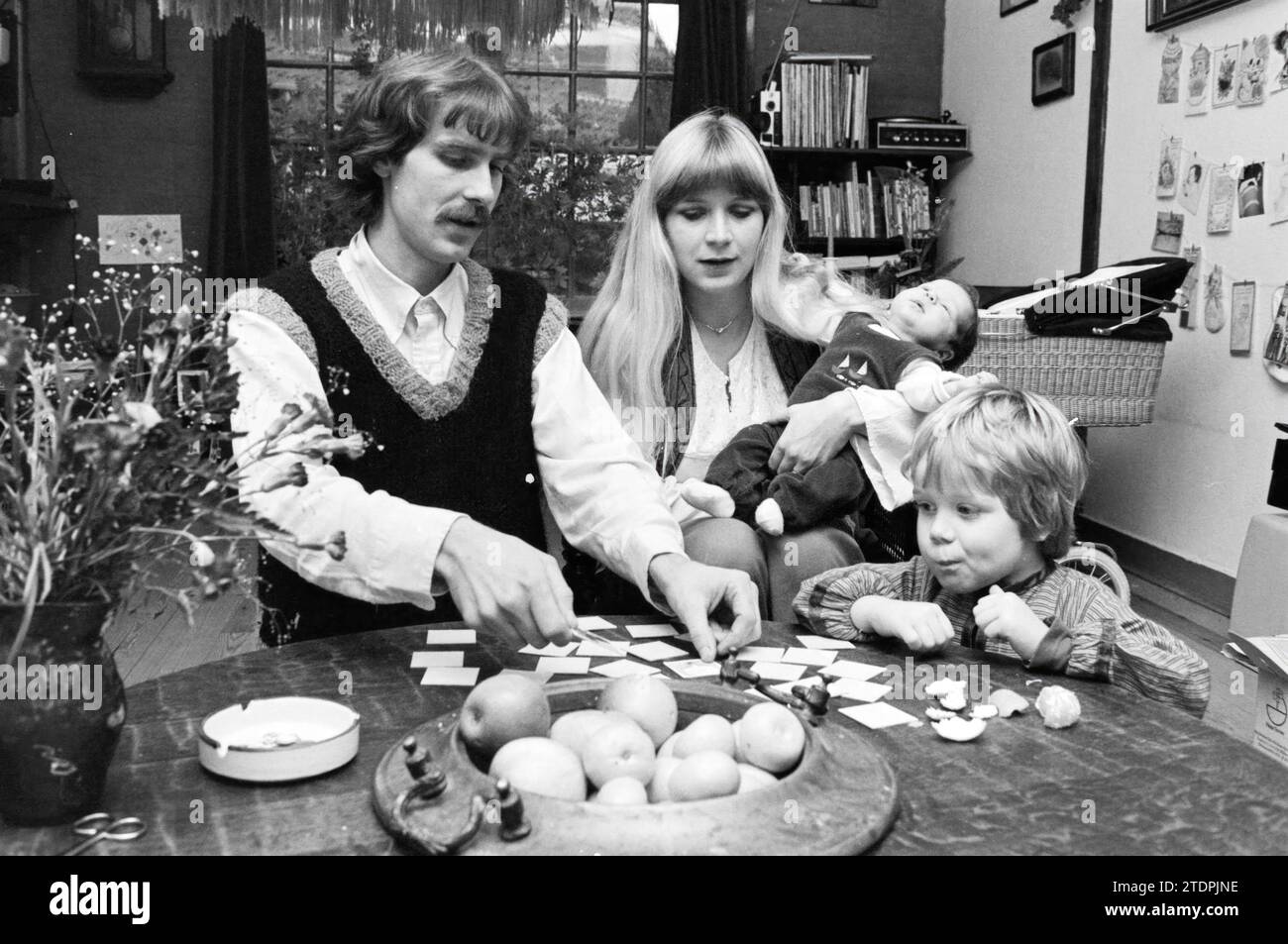 Family Van 't Veer. The photos were taken with an article by Léon Klein Schiphorst about part ...