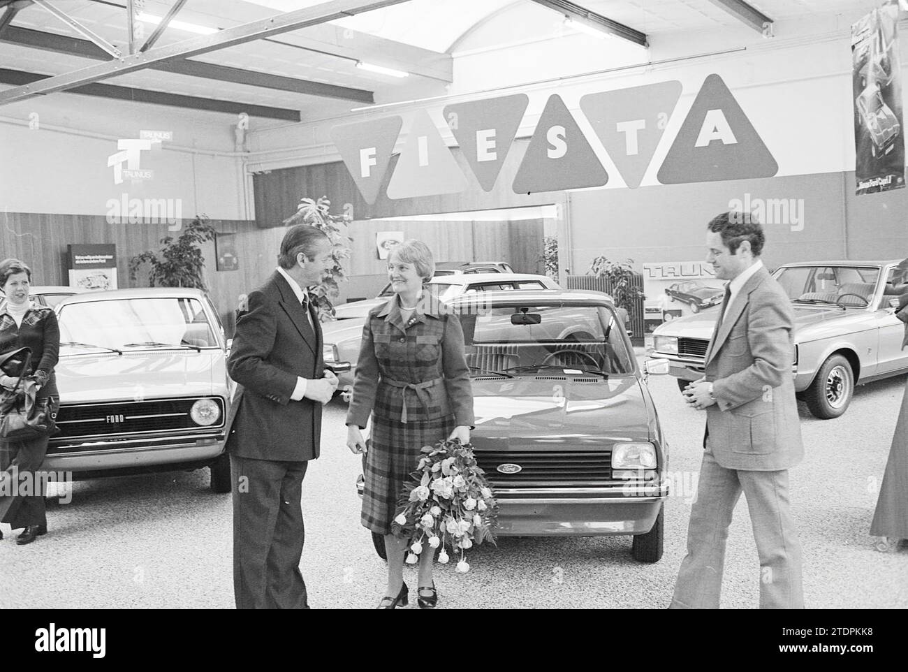 Handover car ford garage hi-res stock photography and images - Alamy