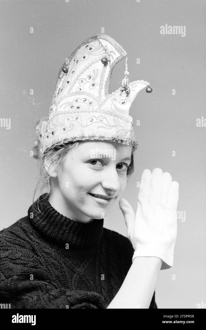 Petra and Rens with carnival cap, 15-02-1995, Whizgle News from the ...