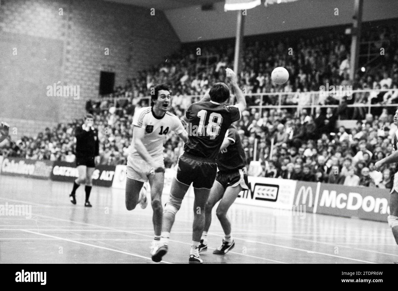 02 03 1983 hi-res stock photography and images - Alamy